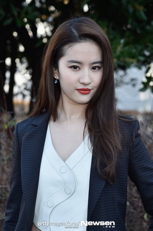 '송승헌의 그녀' 유역비, 노출의상도 고급스럽게 소화 : 네이트 연예