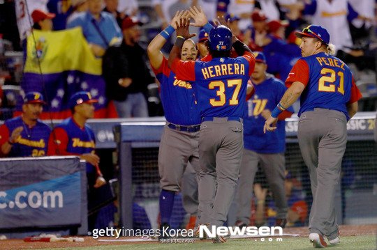 [WBC]'기사회생' 베네수엘라, 이탈리아 꺾고 2R 진출 : 네이트 스포츠