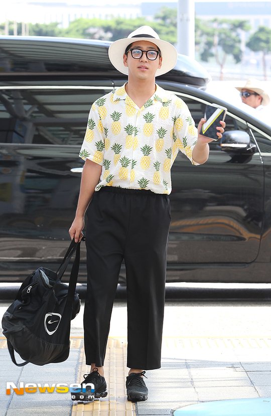 [포토엔HD]B1A4 바로 '휴양지로 직행할 것 같은 패션' : 네이트 연예