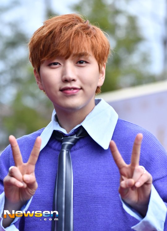 [포토엔HD]B1A4 산들 '쌍브이 포즈' : 네이트 연예