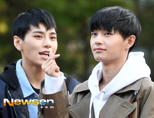 [포토엔HD] JBJ 김용국 '하트 여깄다~' : 네이트 연예