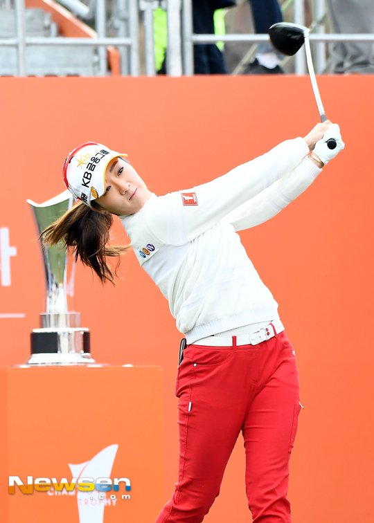 [포토엔HD] 오지현 'KLPGA팀 우승을 위해' : 네이트 스포츠