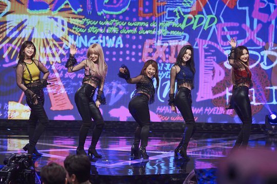 'MBC 연예대상' 박나래, EXID 사이 단연 눈에 띄는 섹시 퍼포먼스[포토엔] : 네이트 연예