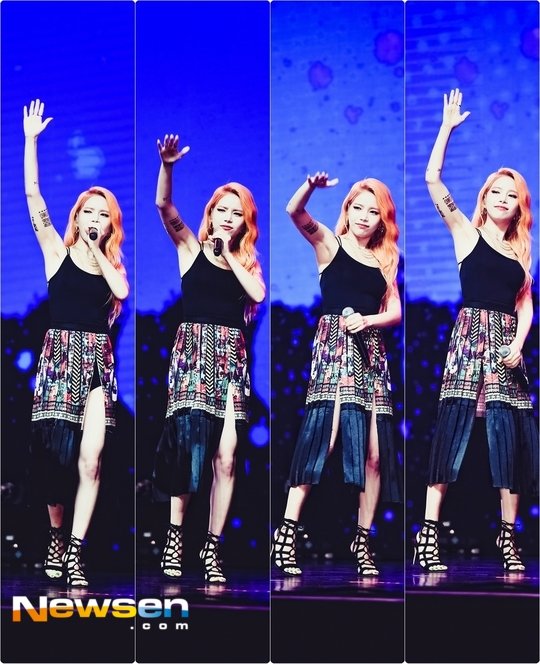 마마무 솔라 ' 매혹적인 표정으로 푸쳐핸섭 (Put Your Hands Up)'[포토엔HD] : 네이트 뉴스