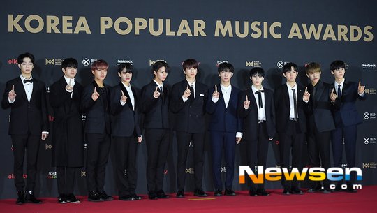 '2018 KPMA' 워너원, 이변없이 인기상 수상 "워너블 사랑해" : 네이트 연예
