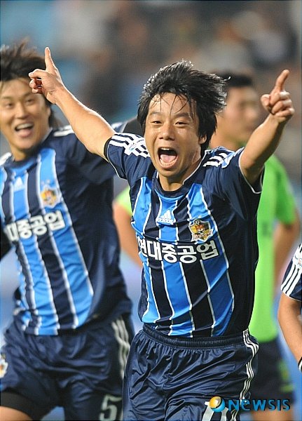'염기훈 결승골' 울산, 전북 꺾고 PO진출 및 ACL출전권 확보 : 네이트 스포츠