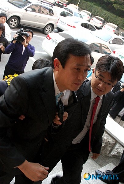 수원지검 들어서는 이기하 오산시장 네이트 뉴스