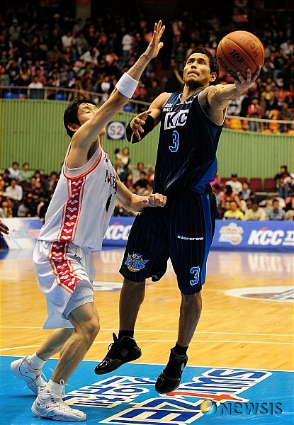 [KBL]'코트 태풍' 전태풍은 지지 않았다 : 네이트 스포츠