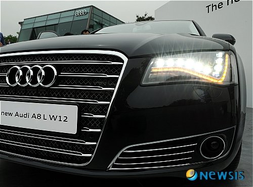 뉴 아우디 A8L W12의 데이라이트 : 네이트 뉴스