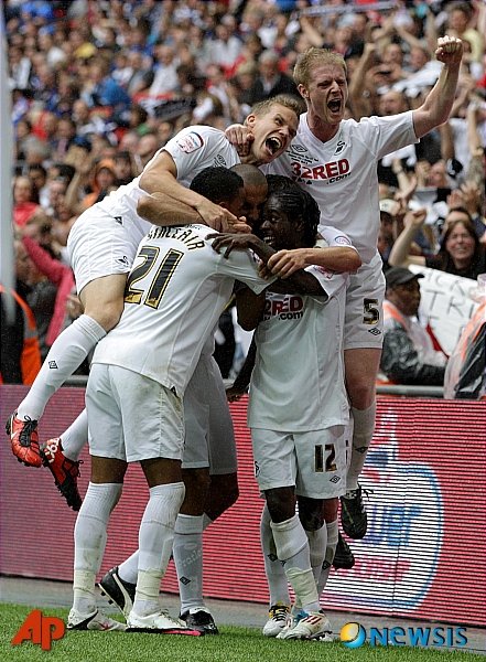 EPL 승격 3개 팀, 다음 시즌 대비 영입에 박차 : 네이트 스포츠