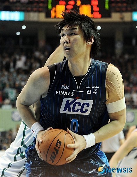 [프로농구 개막①]전문가 전망 "동부·KT·KCC 3강…외국인 선수 다치면 낭패" : 네이트 스포츠