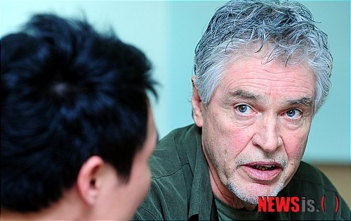 스테레오그래퍼 척 코미스키 기자 간담회 : 네이트 연예