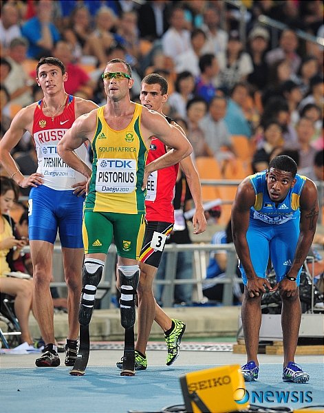 [종합]'의족 스프린터' 피스토리우스, 런던서 400m·1600m 계주 출전 : 네이트 스포츠
