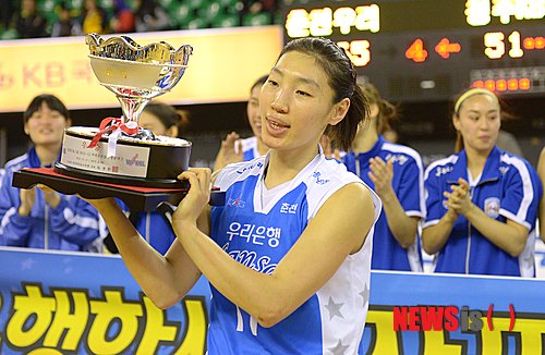 [WKBL]'감독이 뽑은 수훈' 임영희 "드러눕고 싶을 때도 있었지만…" : 네이트 스포츠
