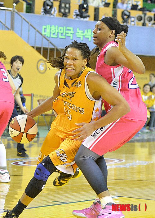 [WKBL]'커리 후반에만 29점' KB국민은행, 하나외환 꺾고 2연승 : 네이트 스포츠