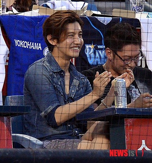 LG-두산전 관전하는 최강창민 : 네이트 스포츠