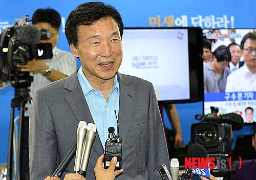 '재보선 낙선' 손학규, 4시 기자회견서 거취 밝힐듯 : 네이트 뉴스