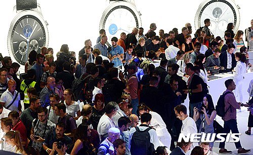 [IFA 2016] 발딛을 틈 없는 '기어 S3' 공개 현장 : 네이트 뉴스
