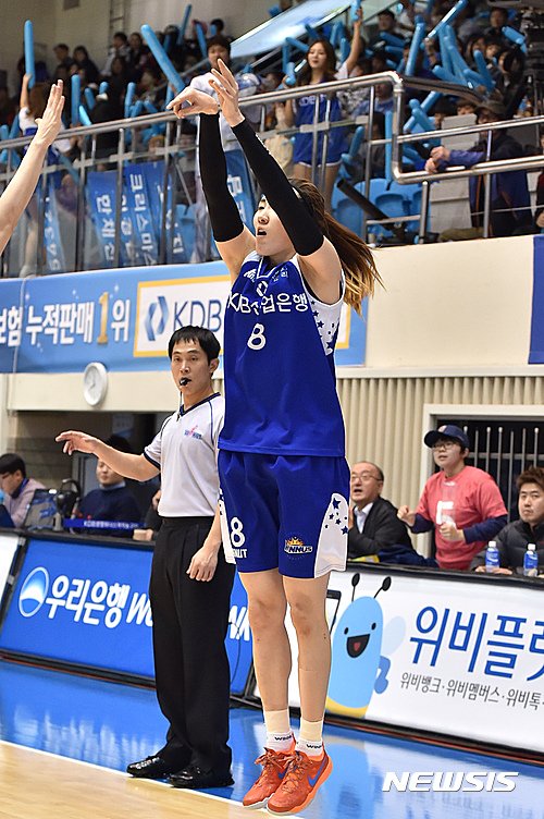 [WKBL]'3점포 폭발' KDB생명 단독 4위…신한은행은 5연패 : 네이트 스포츠