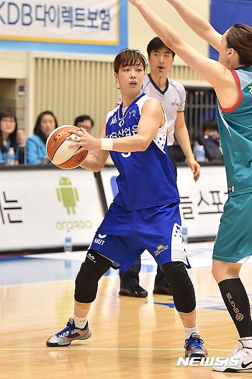 [WKBL]'이경은 12도움' KDB생명, 연장 끝에 KEB하나 꺾어 : 네이트 스포츠