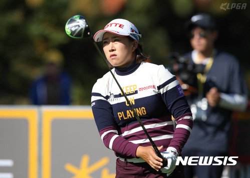 [KLPGA]'2연패 성큼' 김해림, 'KB금융 챔피언십' 2R 단독 선두 : 네이트 스포츠