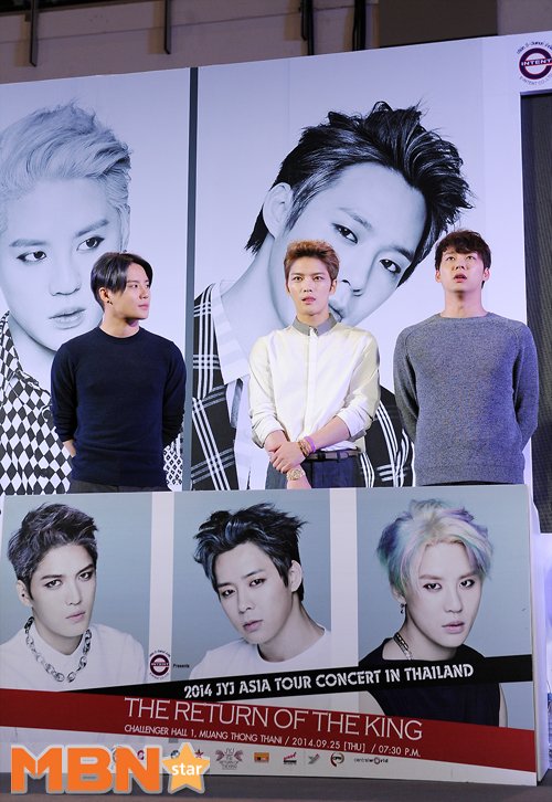 아시아투어 위해 방콕 찾은 JYJ [MBN포토] : 네이트 연예