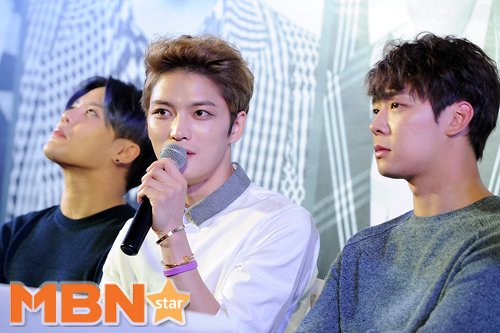 JYJ 재중, '태국팬 여러분 반가워요~' [MBN포토] : 네이트 연예