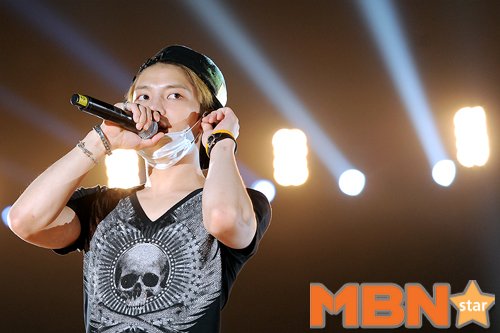 JYJ 재중, '인이어 체크도 꼼꼼히!' [MBN포토] : 네이트 연예