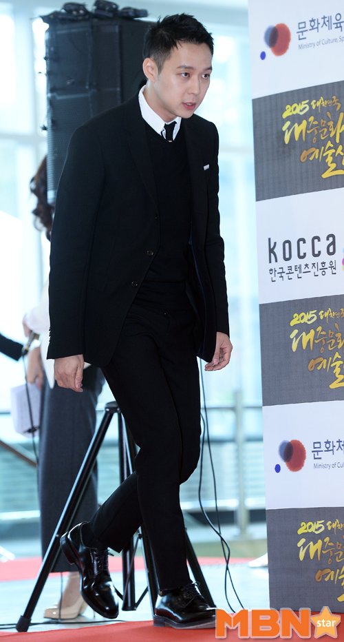 JYJ 유천 '군복 아닌 수트입고 입장' [MBN포토] | 네이트 연예