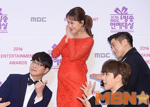 백지영, 임신 중에도 2016 MBC 연예대상 참석 '아름다운 D라인' [MBN화보] : 네이트 뉴스