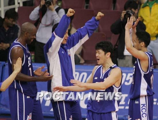 전주 KCC, '우리가 이겼다' : 네이트 스포츠