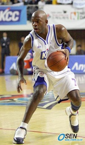 KCC '3점슛 12개 폭발', 오리온스 격침 : 네이트 스포츠