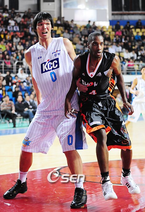 KCC 침체-KTF 상승세, 초반 판도 '안갯속' : 네이트 스포츠