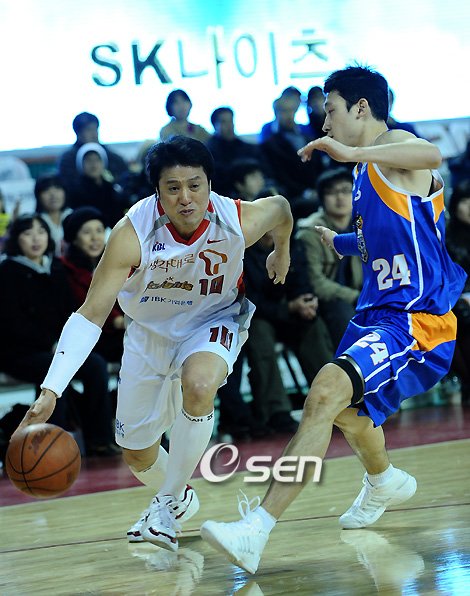 '람보 슈터' 문경은, KBL 최초 3점슛 1600개 작성... 9000득점 돌파 : 네이트 스포츠