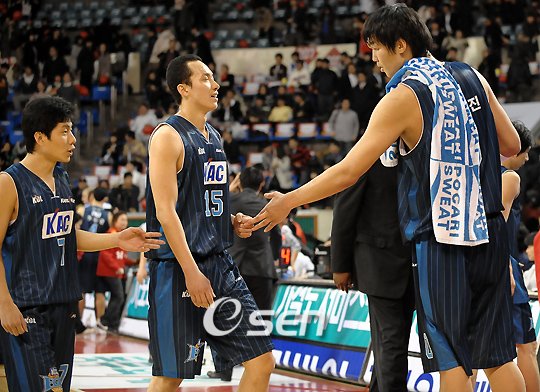 [사진]KCC,'SK에 87-66으로 완승' : 네이트 스포츠