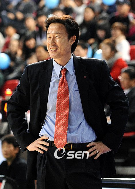 '2R 첫 승' LG 강을준, "선수들에게 공을 돌린다" : 네이트 스포츠