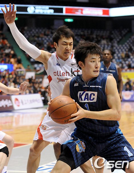 KCC-KT, 가드 VS 포워드 대결 : 네이트 스포츠