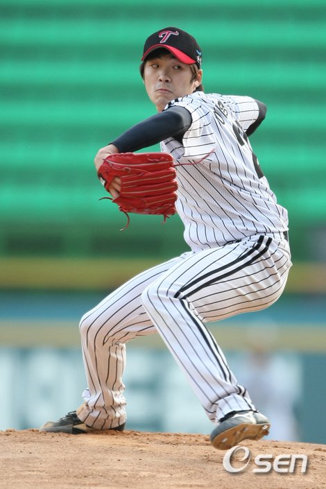 이형종, 151km 6탈삼진 '속죄투' : 네이트 스포츠