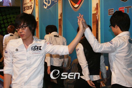 '김윤환 끝내기' STX, 5연승…MBC게임 5연패 : 네이트 스포츠