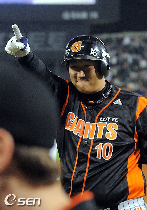 [준PO2차전]'MVP'이대호, "고의사구, 그냥 웃겼다" : 네이트 스포츠