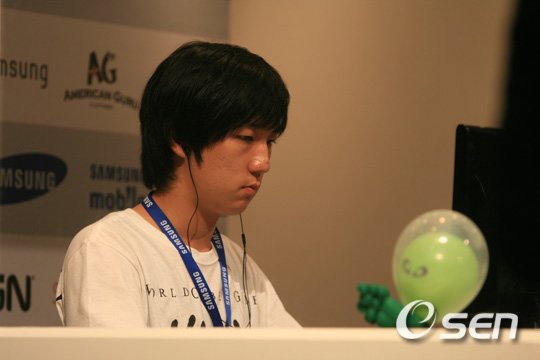 [WCG2010] '폭군' 이제동, 스타크 동메달…한국 2년 연속 금은동 독식 : 네이트 스포츠