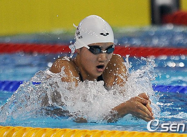 [AG]'기염' 정다래, 女 평영 200m 1위로 결승행 : 네이트 스포츠
