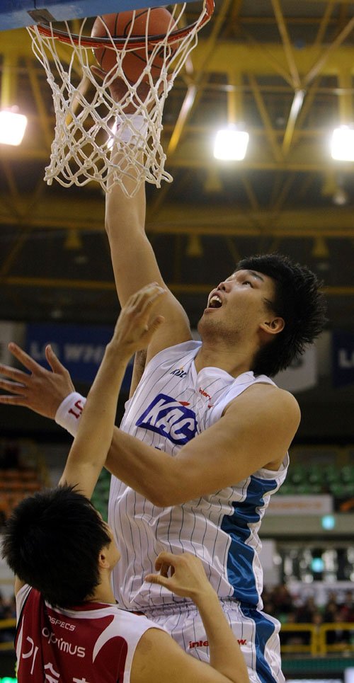 '하승진 24점' KCC, LG 꺾고 단독 5위 : 네이트 스포츠