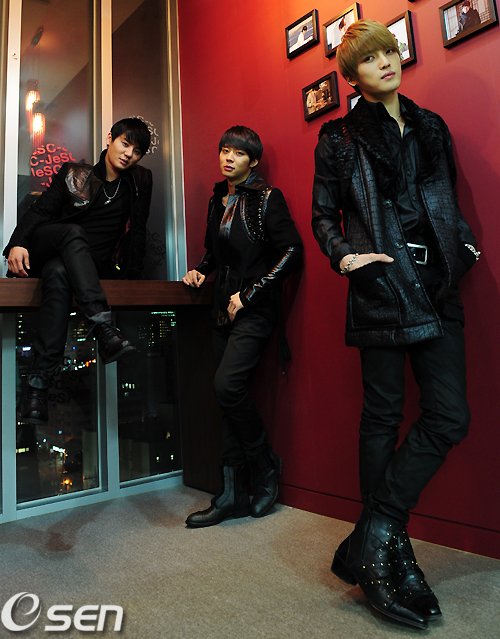 SM "SM-JYJ 간 전속 계약, 무효 아니다" : 네이트 연예