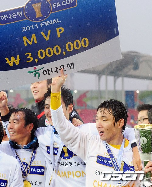 '결승골' 조동건, 2011 FA컵 MVP : 네이트 스포츠