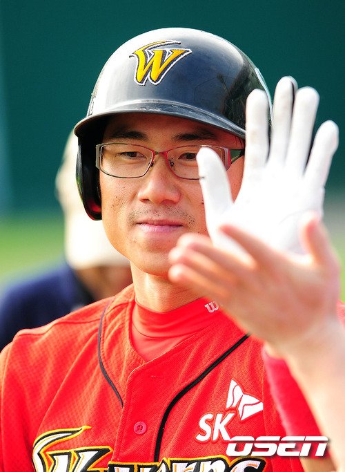 [PO5] 'MVP' 박정권, "매타석이 자극…분위기 최고조" : 네이트 스포츠