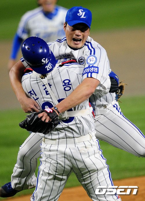 [삼성 V5] 'KS MVP'오승환, "야수들 좋은 수비 고맙다" : 네이트 스포츠