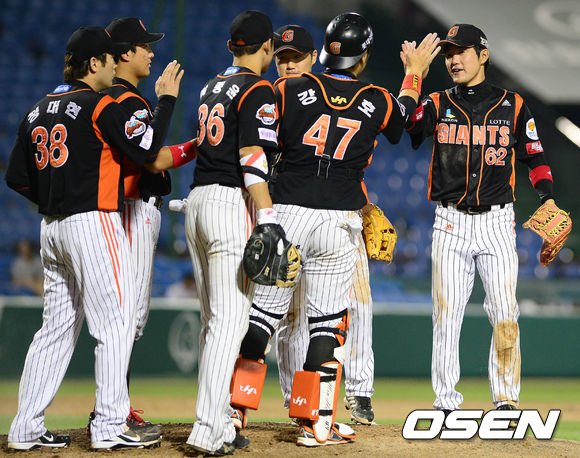[사진]'3연승' 롯데,'4강 가는거야!' : 네이트 스포츠