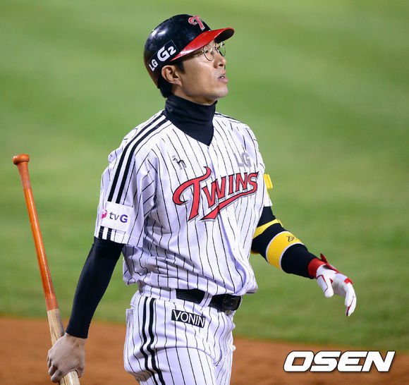 [PO3] LG, 2차전 승리 라인업 그대로 가동…정성훈 DH : 네이트 스포츠