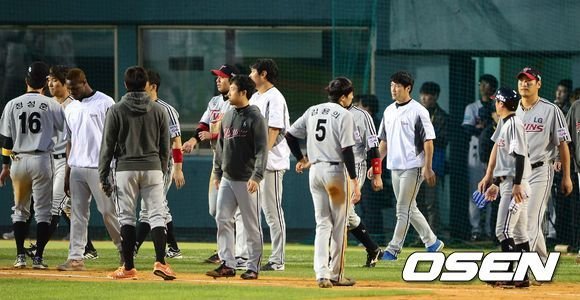 [PO4] LG, 끝내 극복하지 못한 '경험의 차이' : 네이트 스포츠